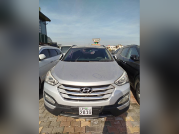 Hyundai Santa Fe Silver 2014 For Sale in Syria