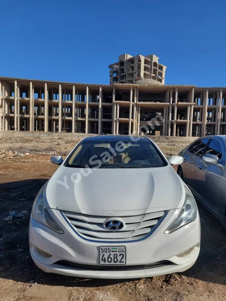 Hyundai Sonata White 2011 For Sale in Syria